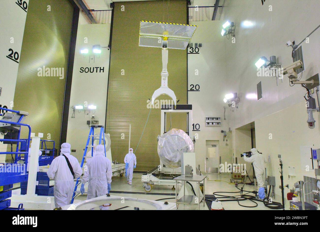 KENNEDY SPACE CENTER, FLA. - Inside the Astrotech Payload Processing ...