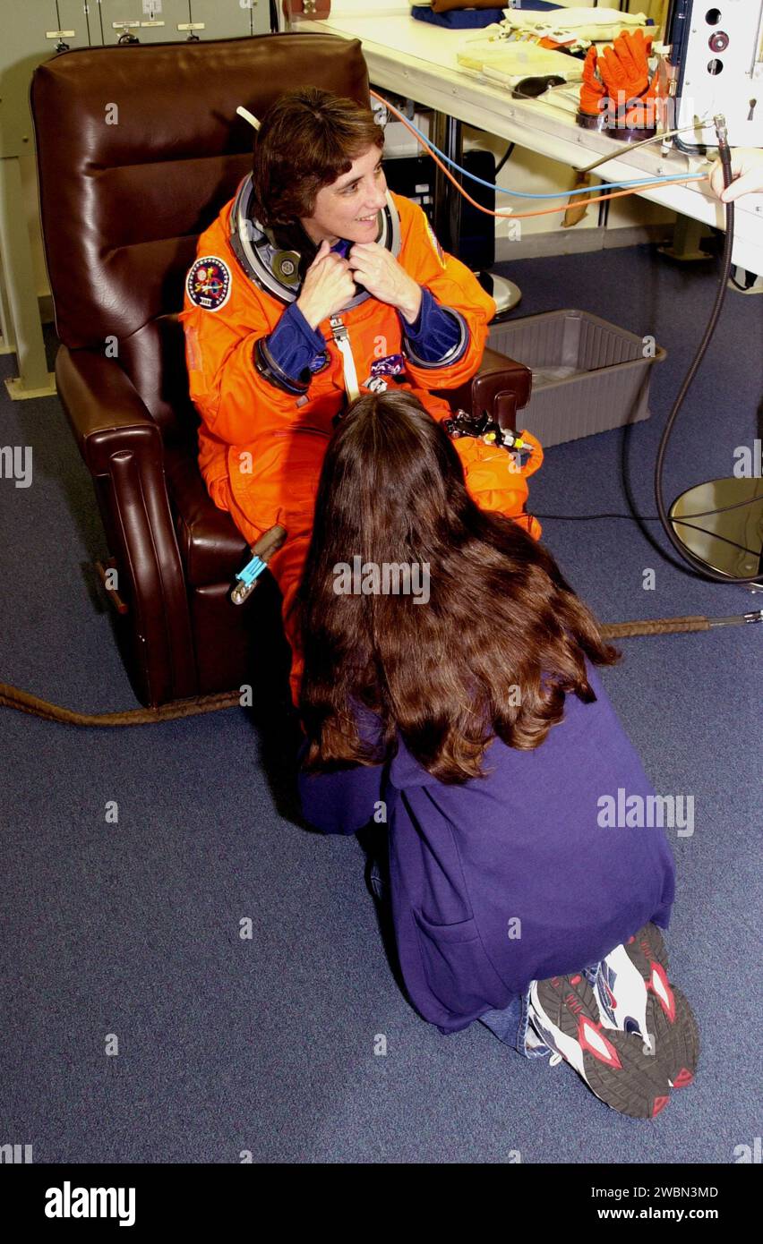 KENNEDY SPACE CENTER, Fla. - STS-109 Mission Specialist Nancy J. Currie ...