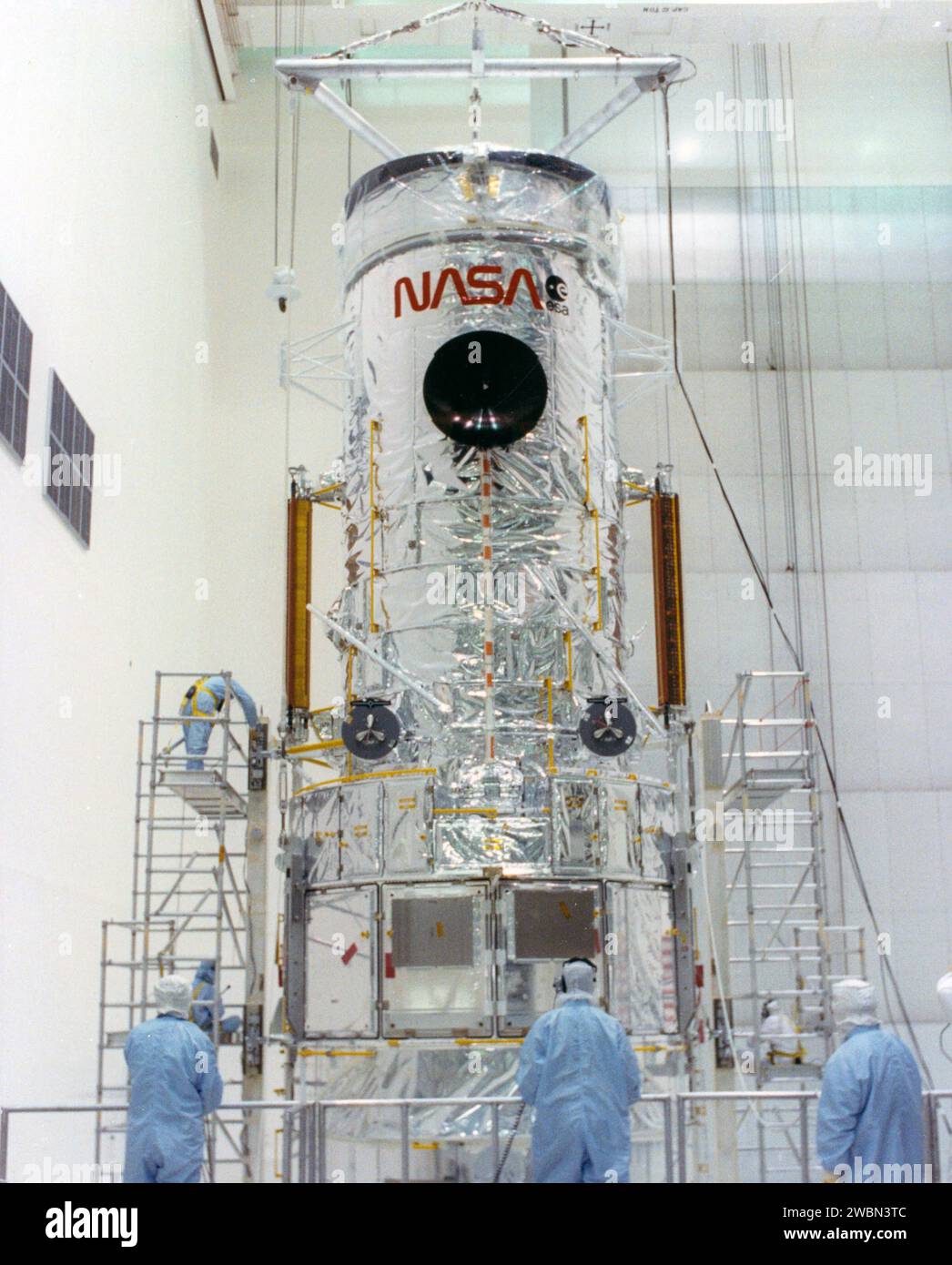 Hst mirror hi-res stock photography and images - Alamy