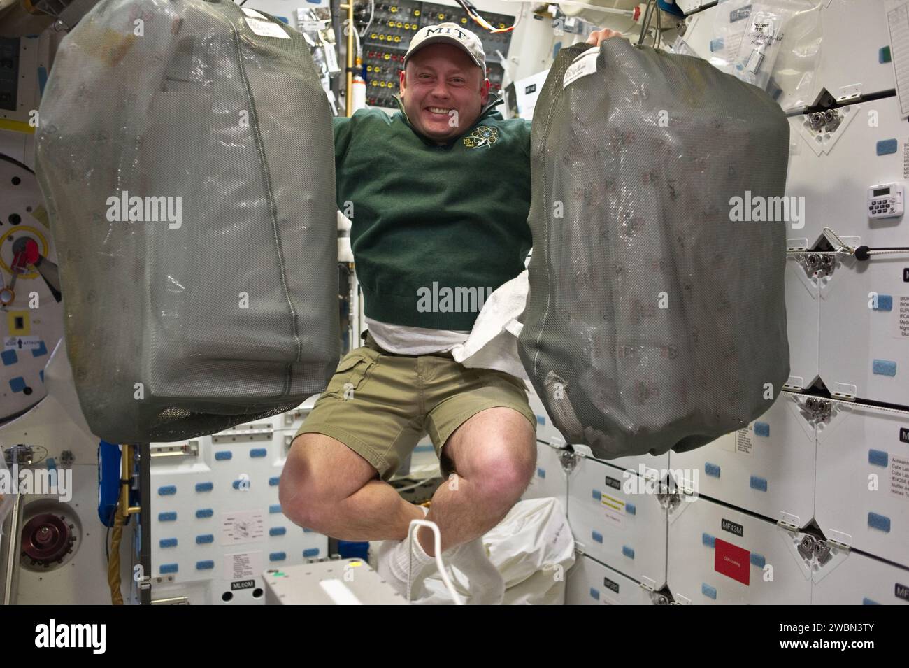 Iss 24 hi-res stock photography and images - Alamy