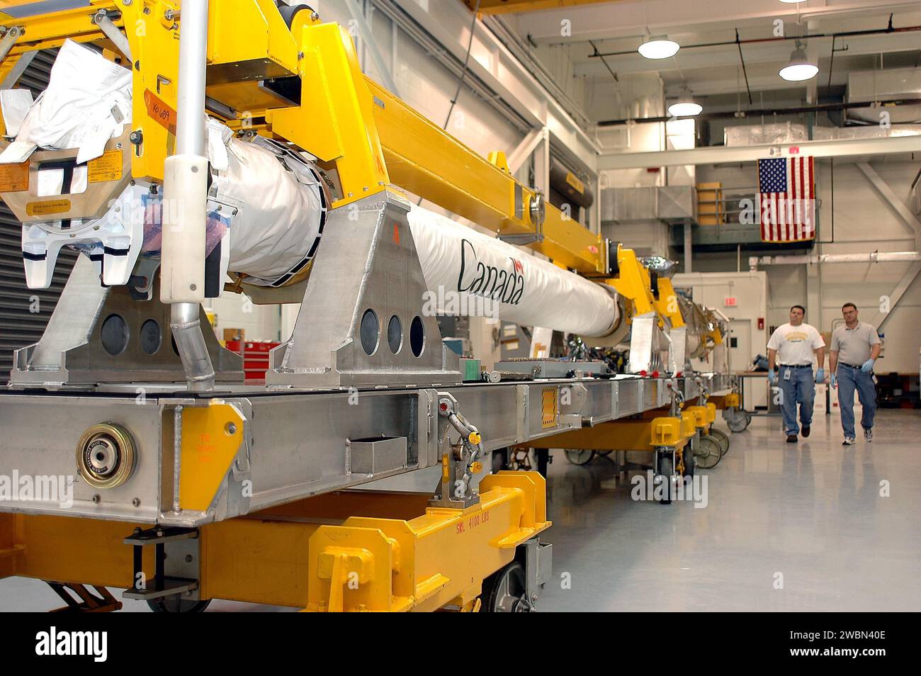 KENNEDY SPACE CENTER, FLA. - In the Remote Manipulator System lab ...