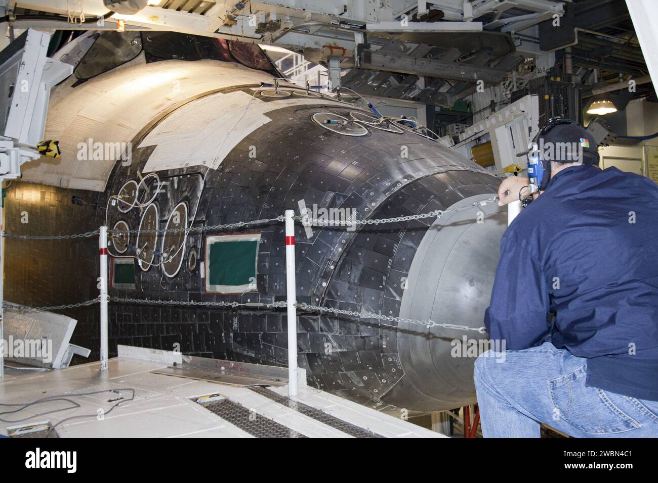 CAPE CANAVERAL, Fla. -- Technicians prepare shuttle Atlantis for its ...