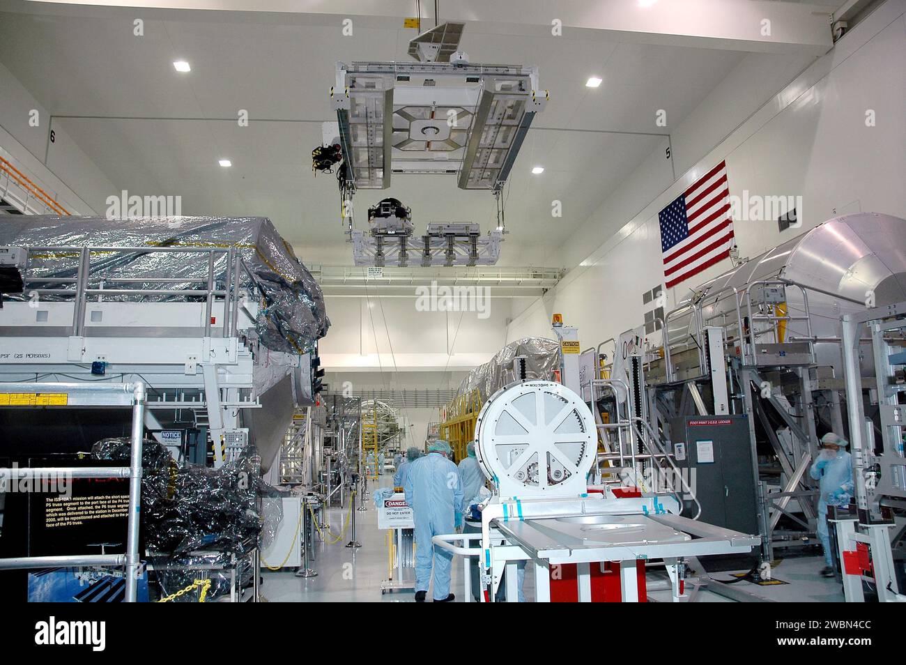 KENNEDY SPACE CENTER, FLA. - In the Space Station Processing Facility ...
