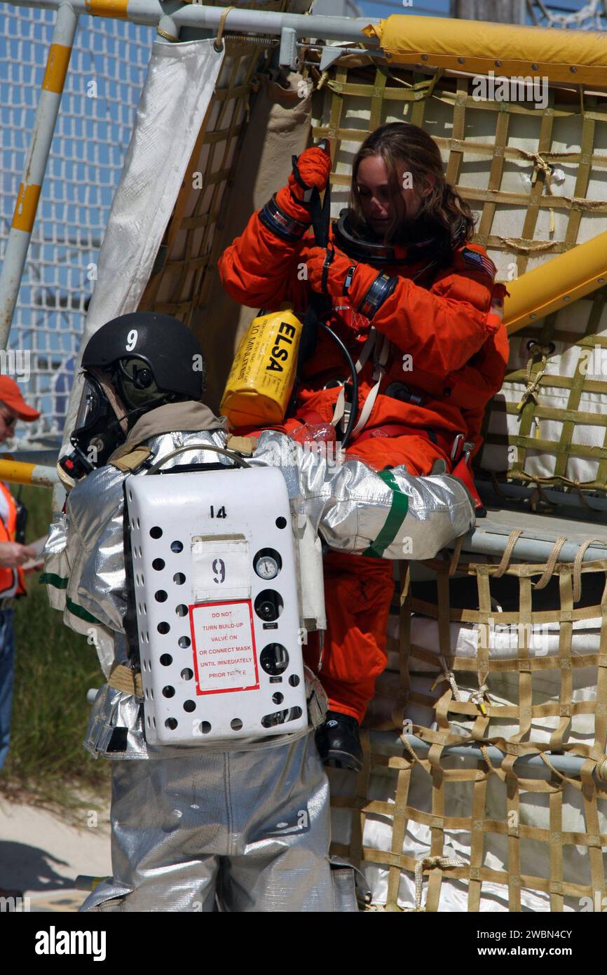 CAPE CANAVERAL, Fla. – At the Launch Pad 39A slidewire basket landing ...