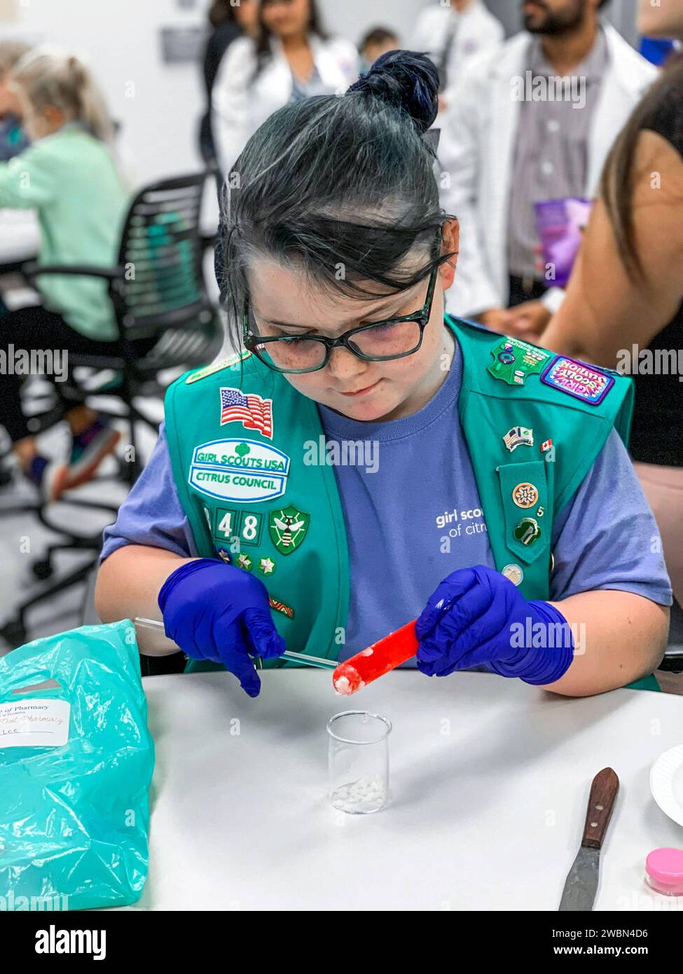 jsc2021e037281 (11/15/2019) --- Girl Scouts prepare experiments as part ...