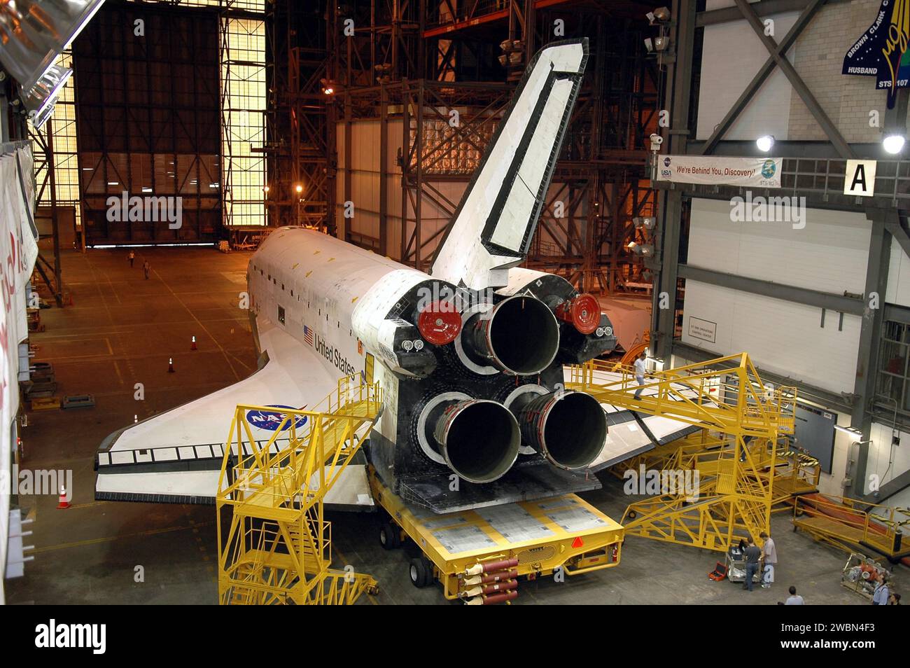 KENNEDY SPACE CENTER, FLA. - Viewed from behind, the orbiter Discovery ...