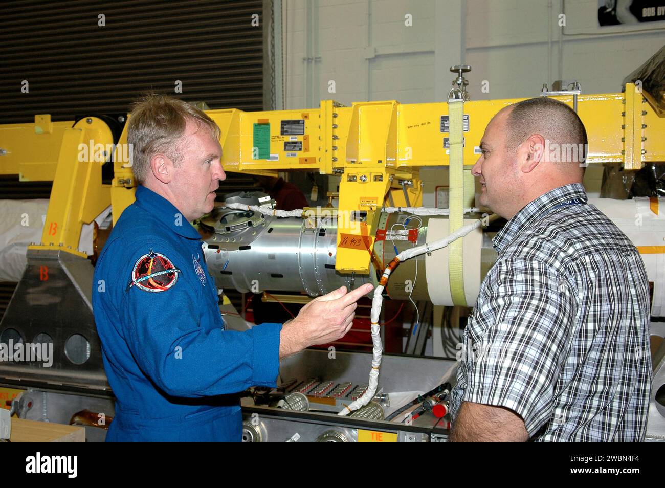 KENNEDY SPACE CENTER, FLA. - In the Remote Manipulator Lab inside the ...