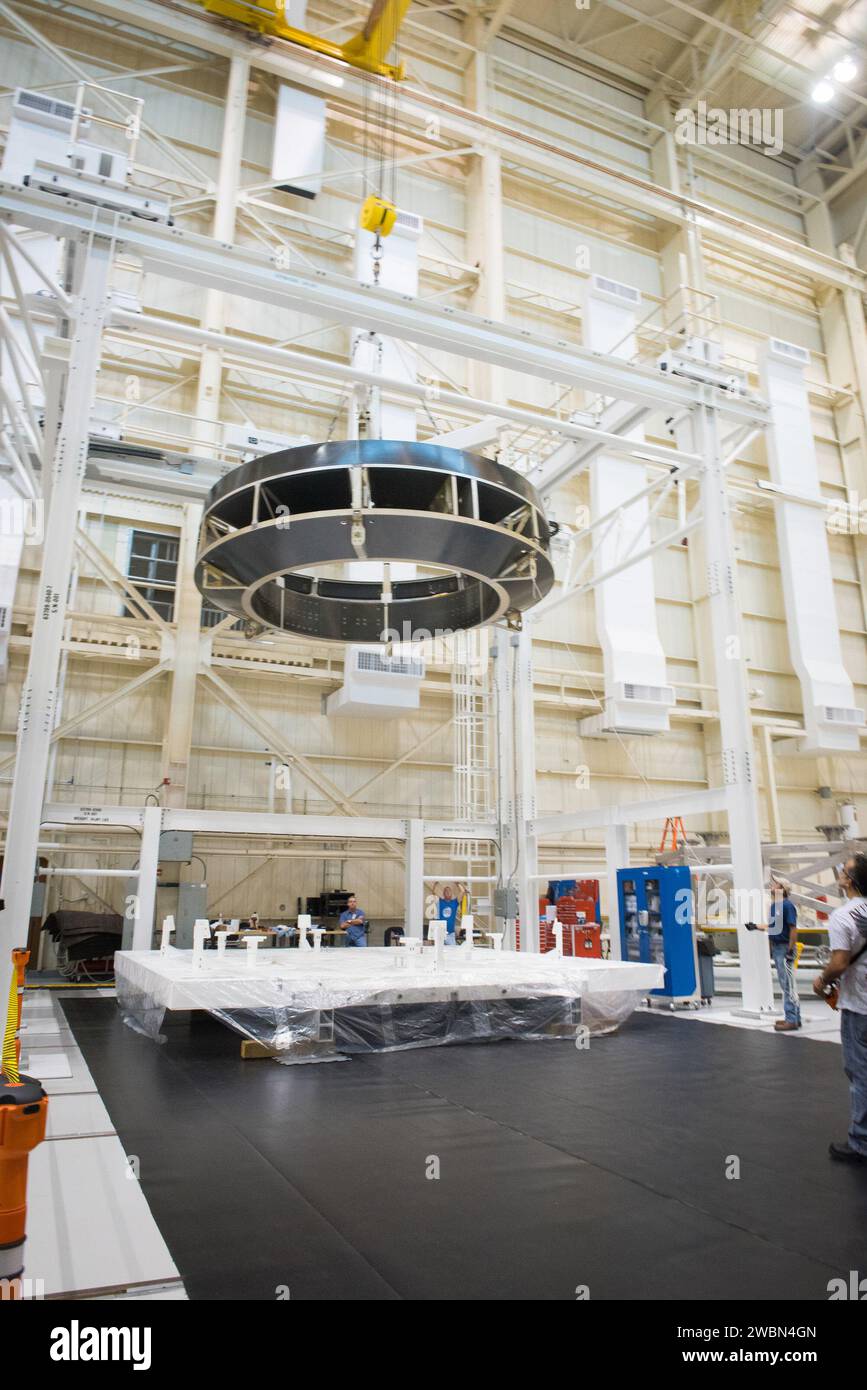 Crew module adapter hi-res stock photography and images - Alamy