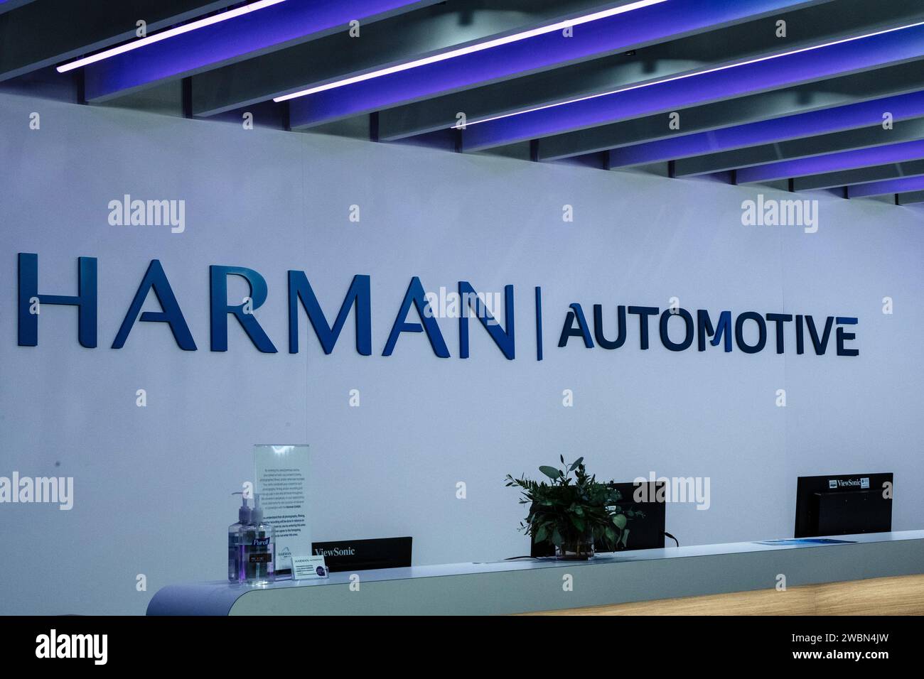 Harman logo hi-res stock photography and images - Alamy
