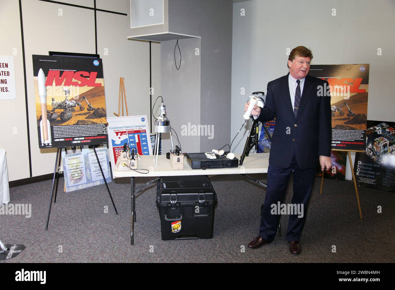 Kennedy launch control center tour hi-res stock photography and images ...