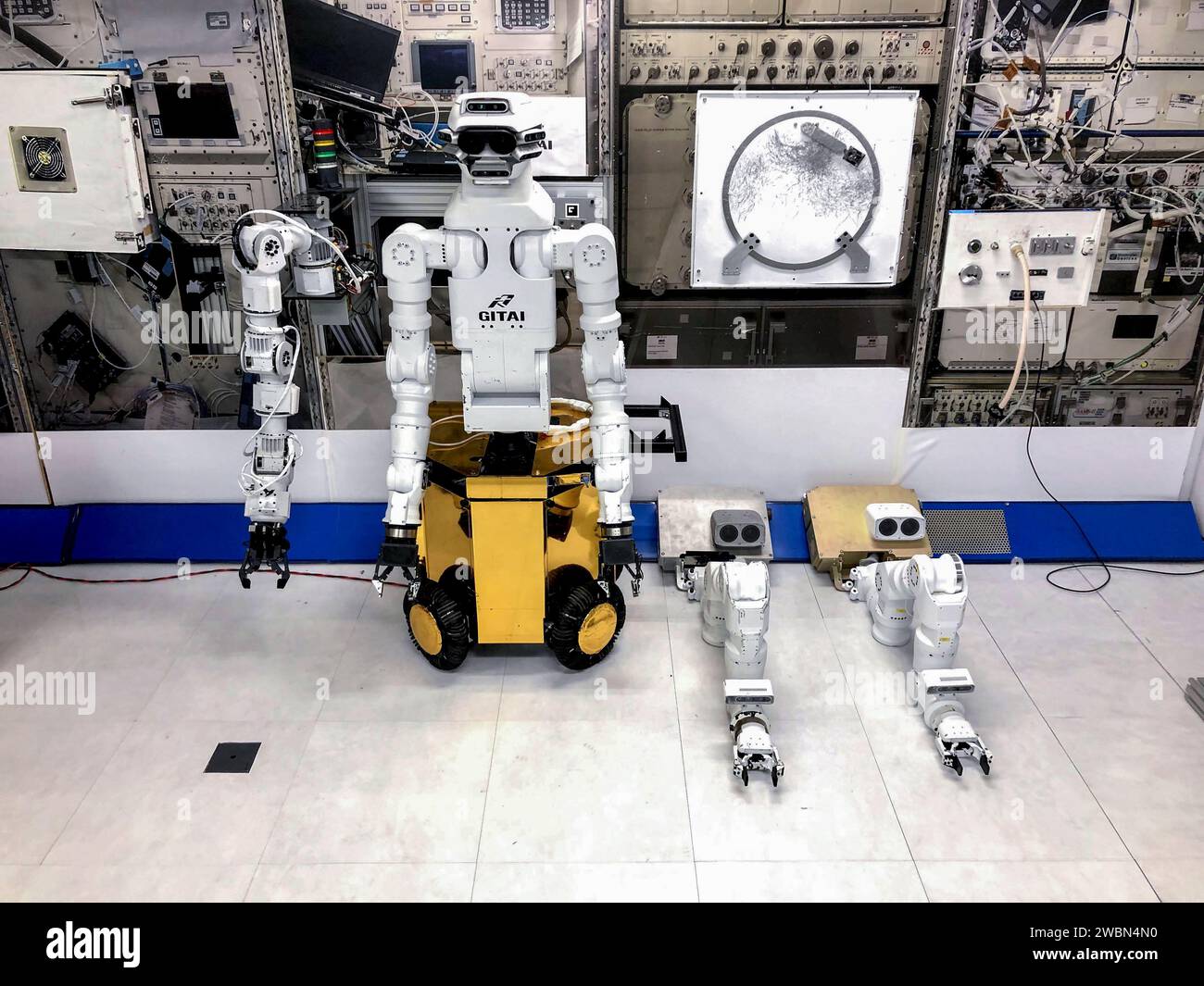 jsc2021e036654 (12/12/2020) --- Final checks of the GITAI S1 Flight ...