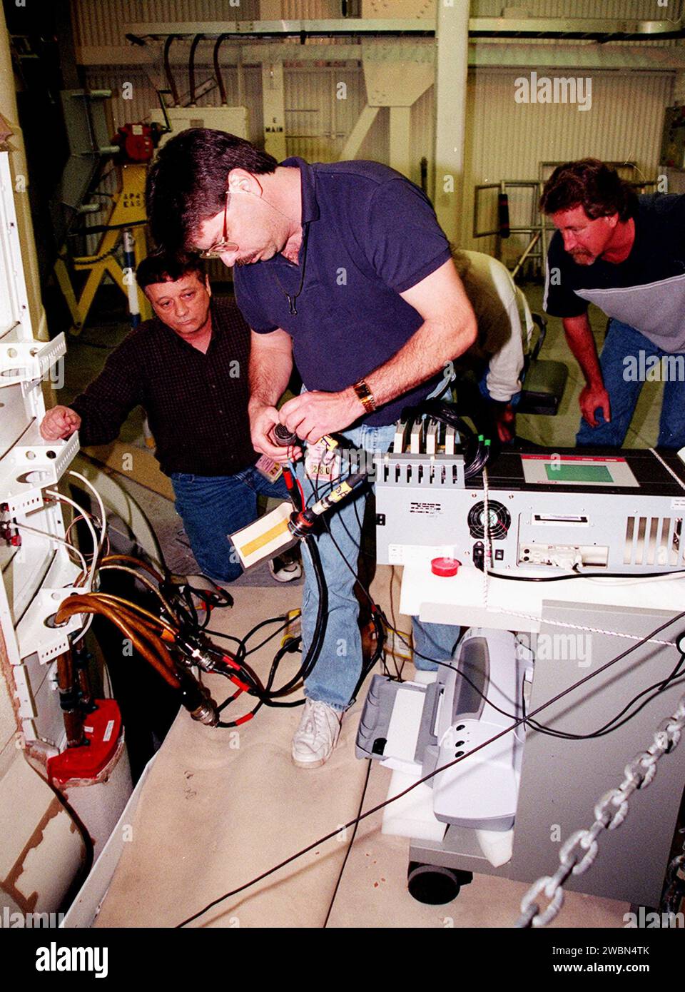 KENNEDY SPACE CENTER, FLA. -- NASA and United Space Alliance SRB ...