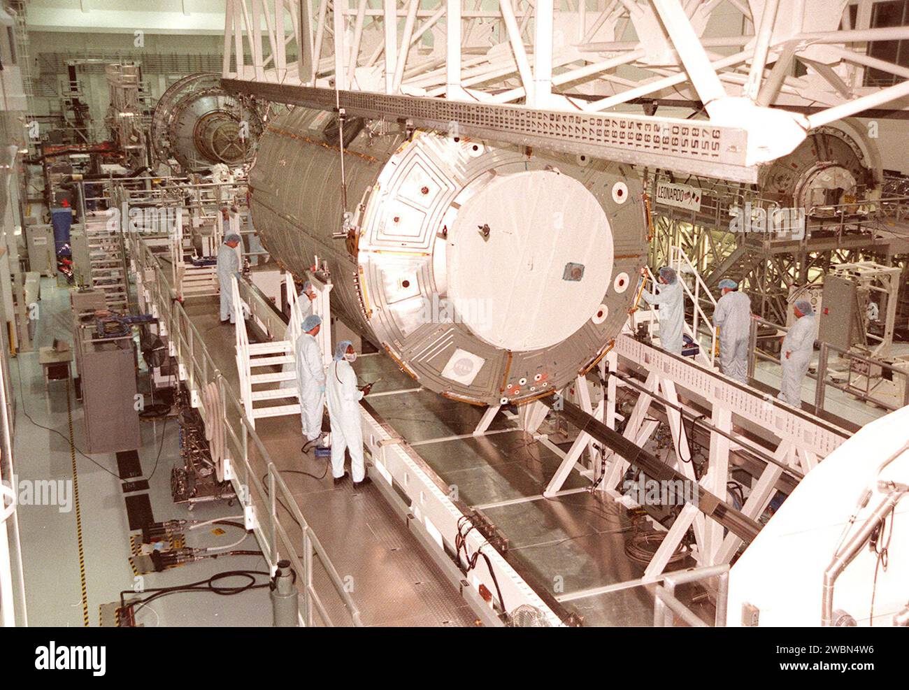 KENNEDY SPACE CENTER, FLA. -- In the Space Station Processing Facility ...