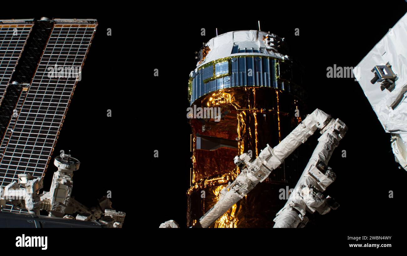 iss063e022409 (June 1,2020) --- Japan's H-II Transfer Vehicle-9 (HTV-9 ...