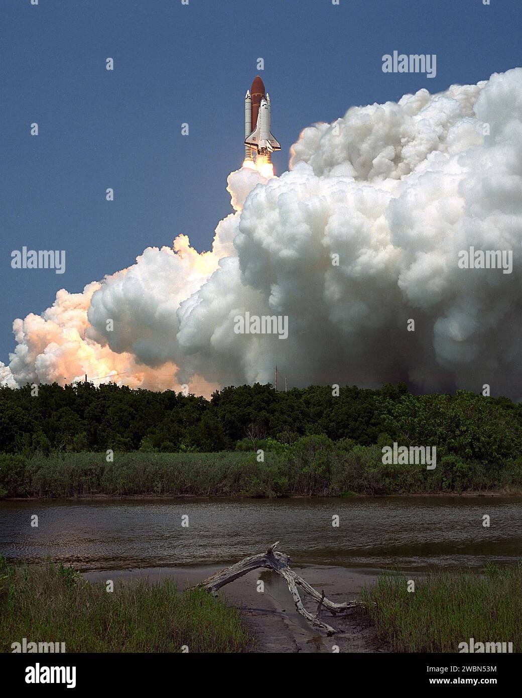 KENNEDY SPACE CENTER, FLA. -- STS-30 Atlantis Stock Photo - Alamy
