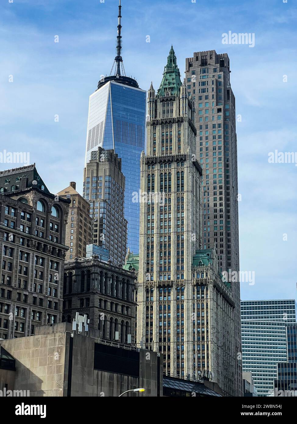 Modern big building skyscraper hi-res stock photography and images - Alamy