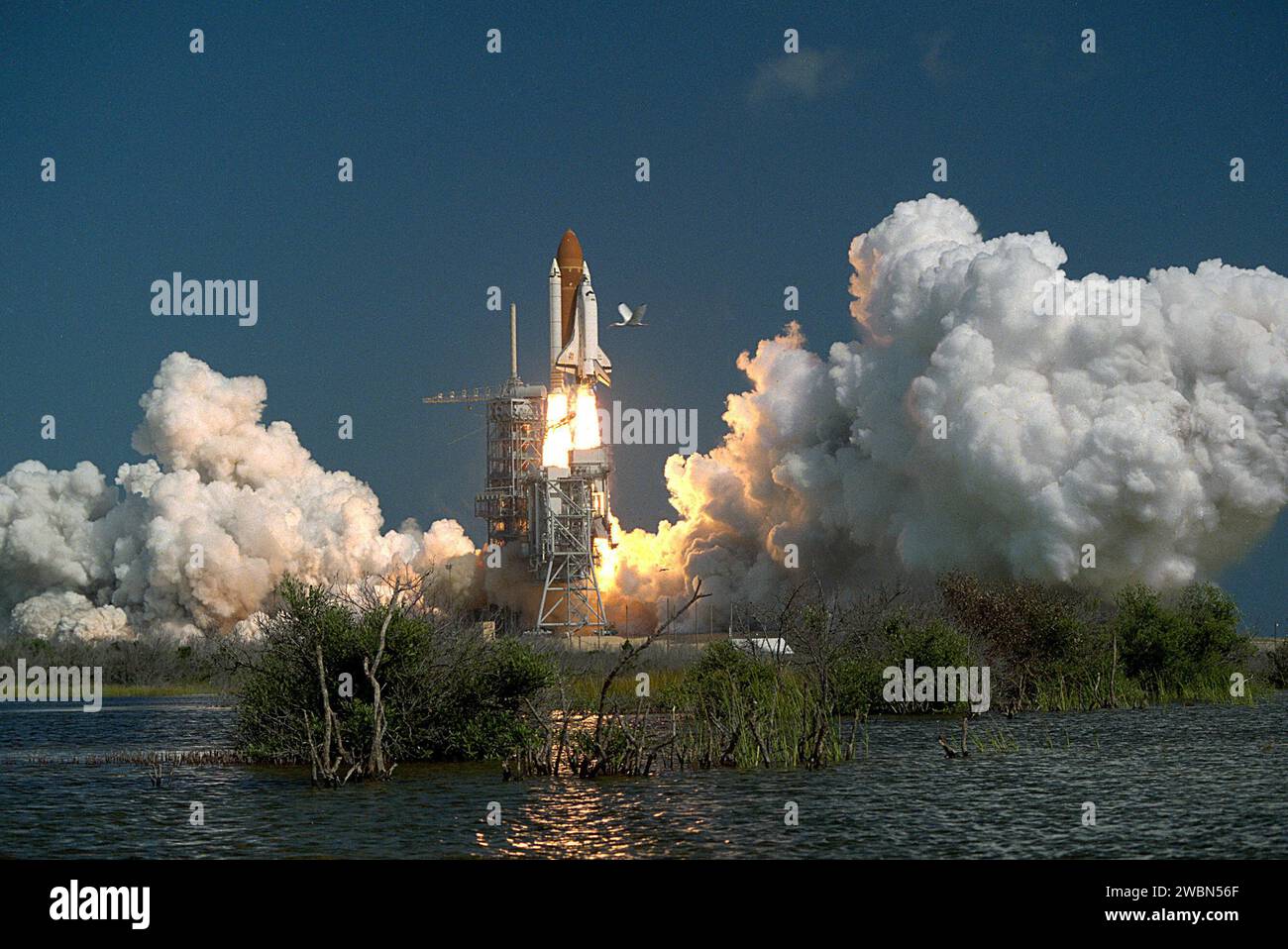 Space shuttle challenger from hi-res stock photography and images - Alamy