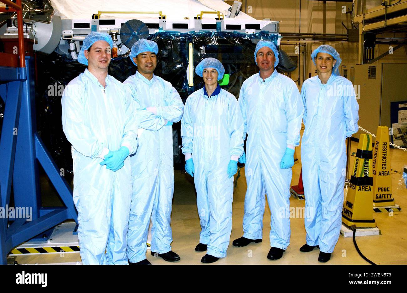 KENNEDY SPACE CENTER, FLA. - Members of the STS-114 crew pose for a photo during training ...