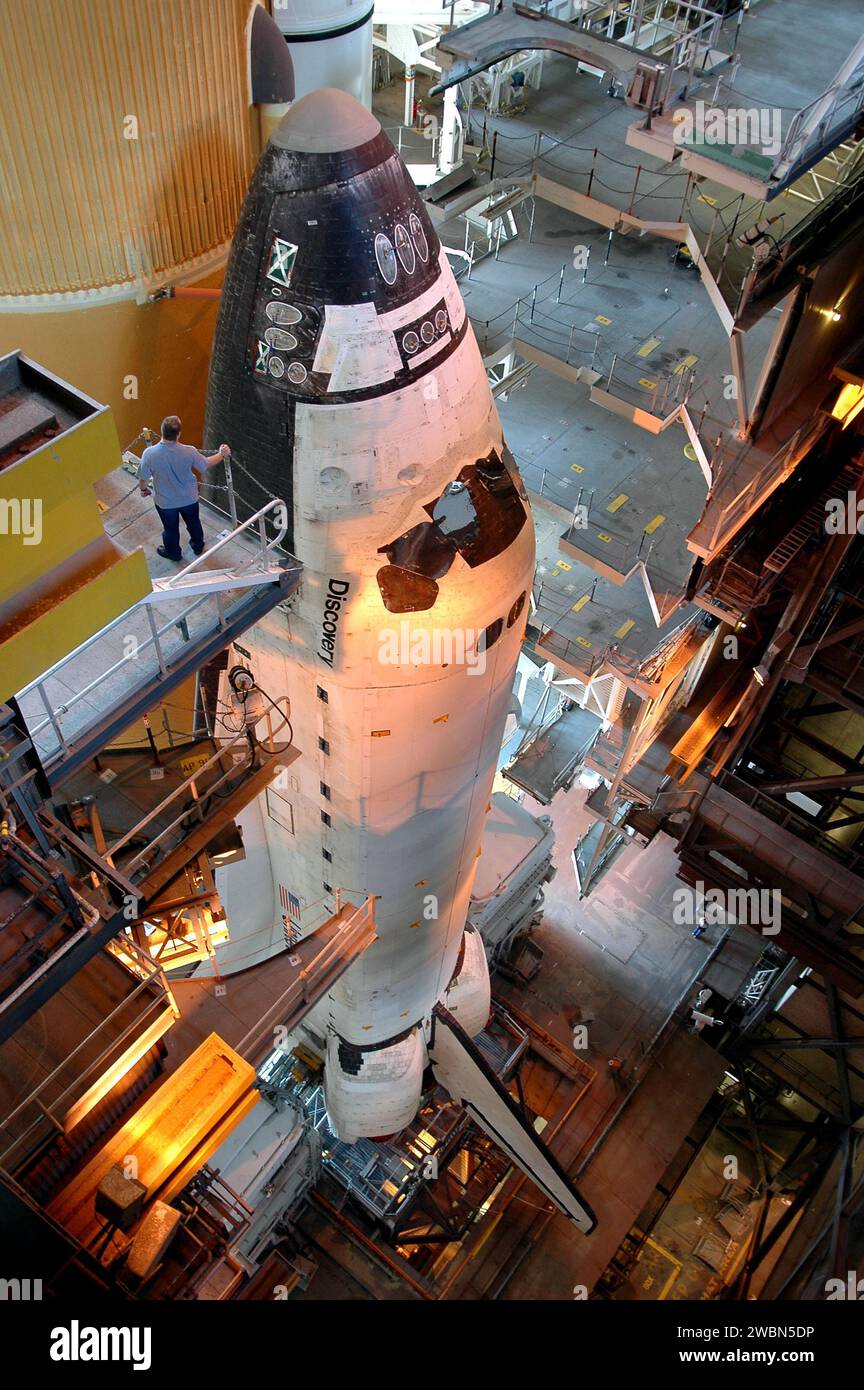 Space Shuttle Discovery moves from Vehicle Assembly Building to Launch ...