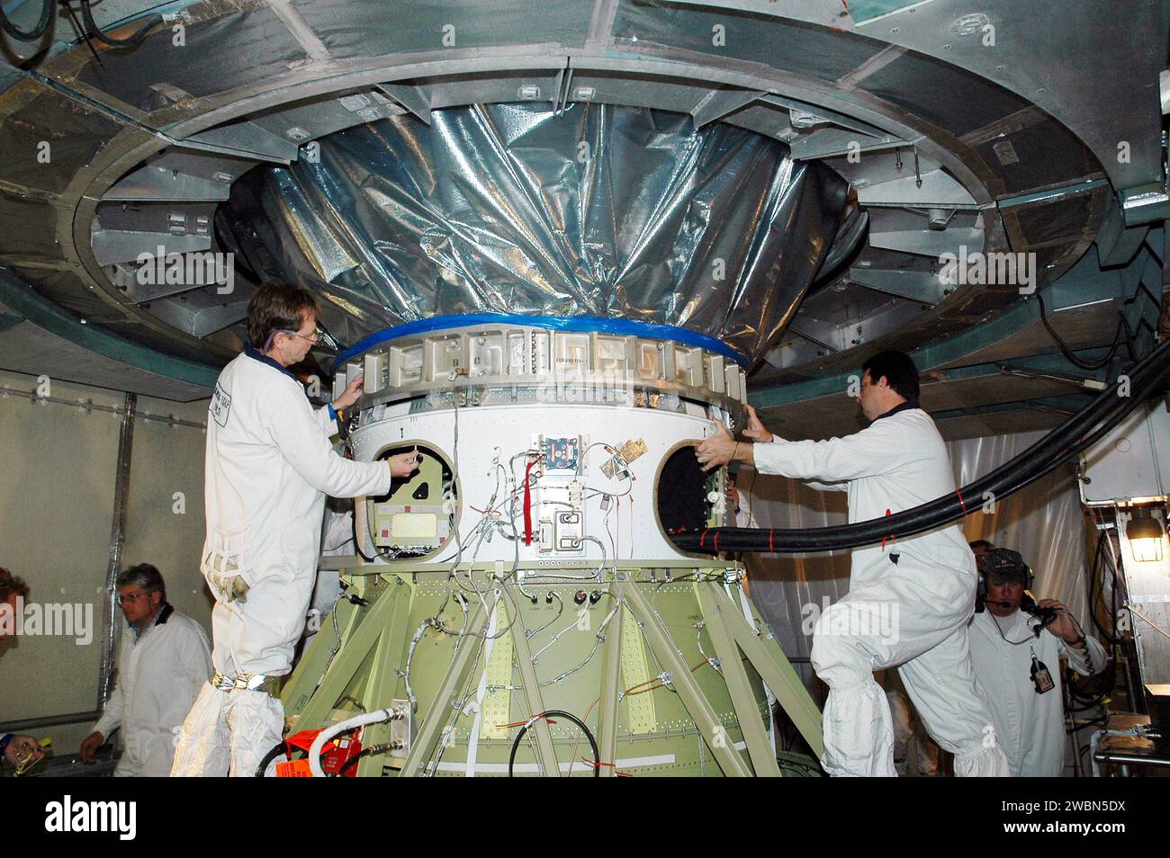 KENNEDY SPACE CENTER, FLA. - In the mobile service tower on Launch Pad ...
