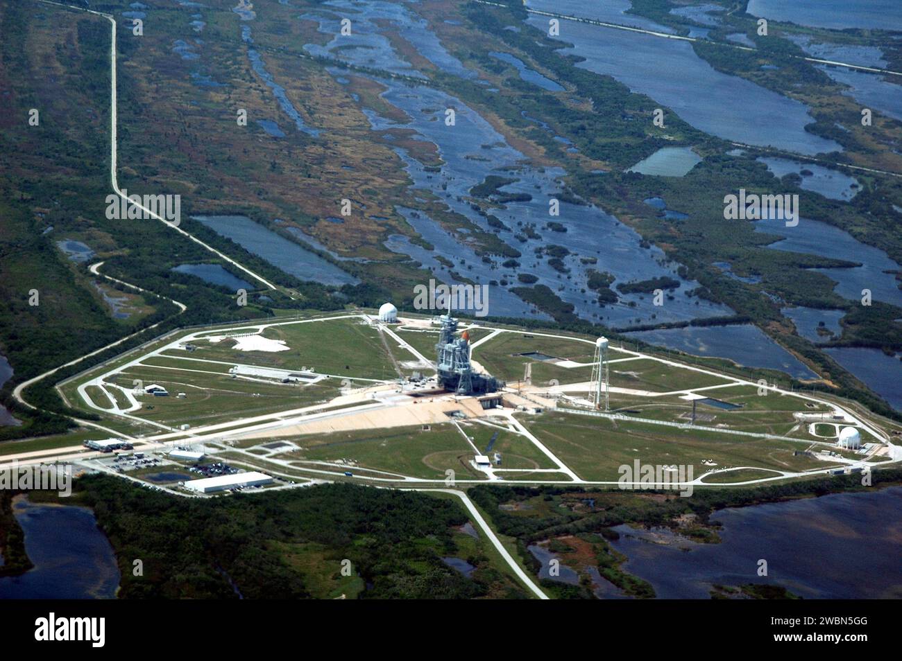 Aerial view space shuttle launch hi-res stock photography and images ...