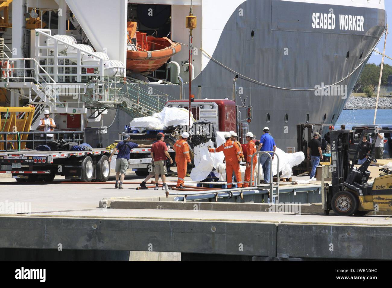 Jeff bezos amazon stage hi-res stock photography and images - Alamy