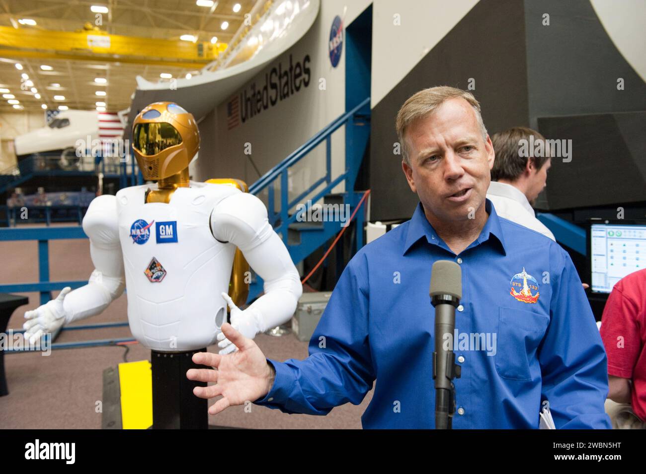 NASA astronaut Steve Lindsey, STS-133 commander, addresses media and ...