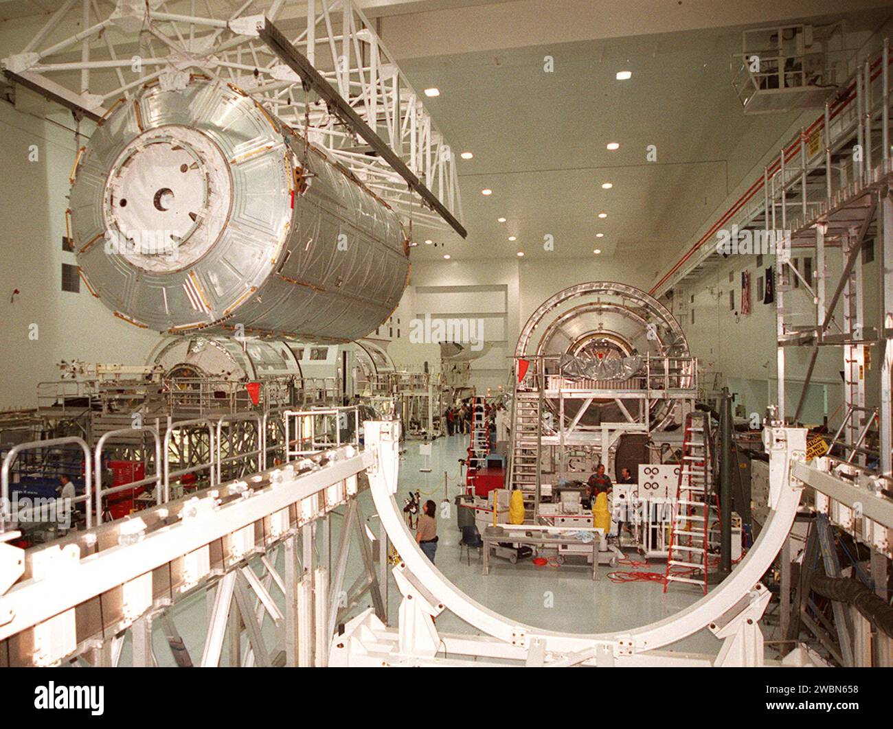 KENNEDY SPACE CENTER, FLA. -- In the Space Station Processing Facility ...