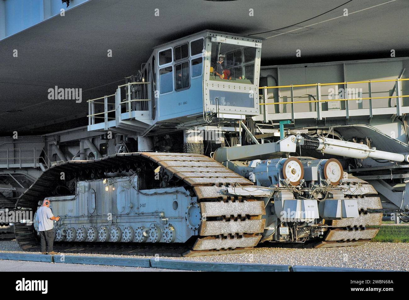 Space shuttle on top of crawler hi-res stock photography and images - Alamy