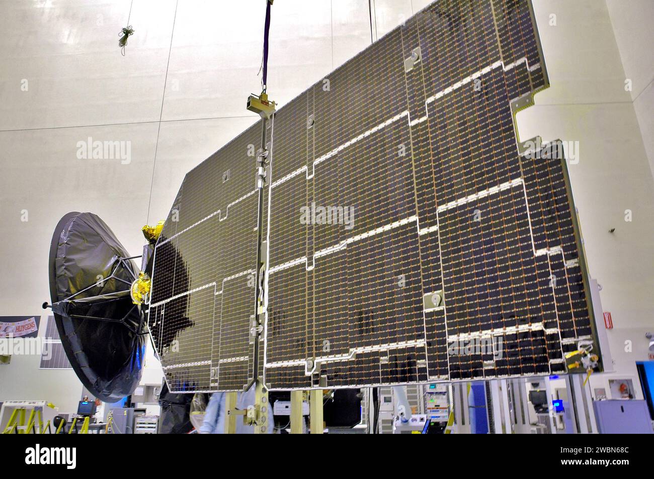 Lockheed Martin technicians deploy the MRO solar array at Kennedy’s ...