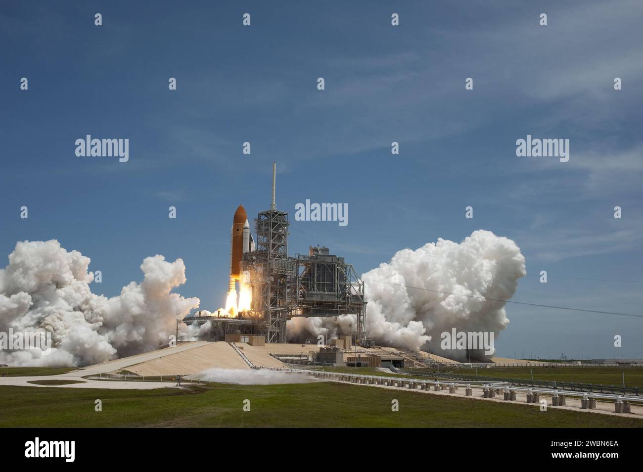 Additional plume hi-res stock photography and images - Alamy