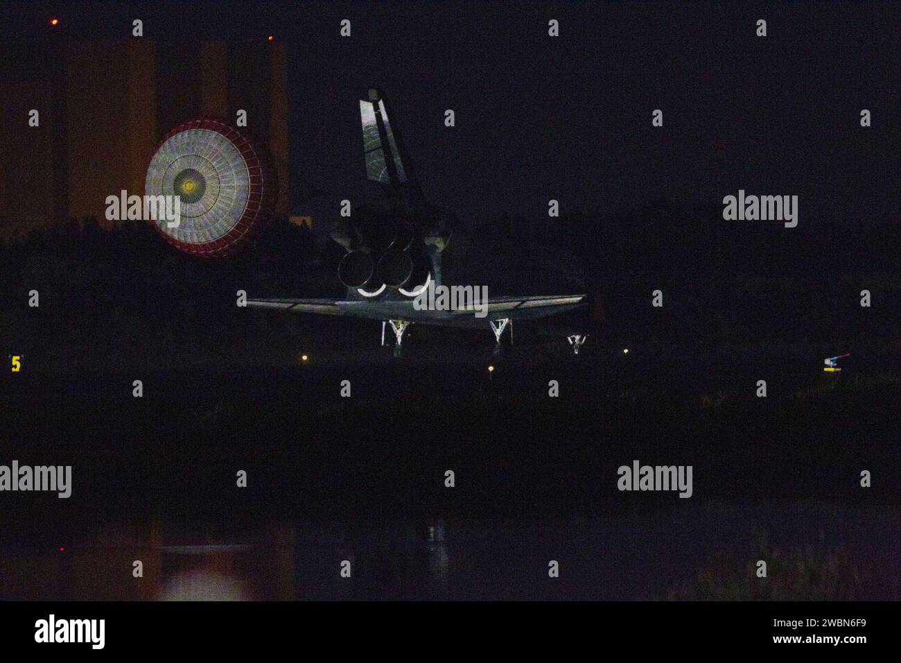 Atlantis landed on Runway 15 at Kennedy Space Center, deploying its ...