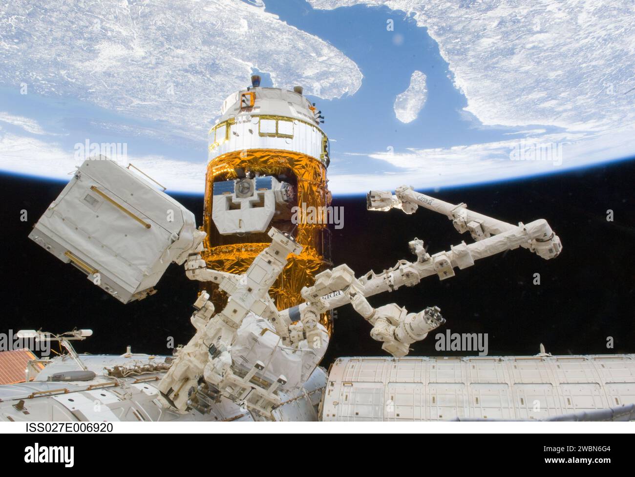 ISS027-E-006920 (20 March 2011) --- The docked Kounotori2 H-II Transfer Vehicle (HTV-2 ...