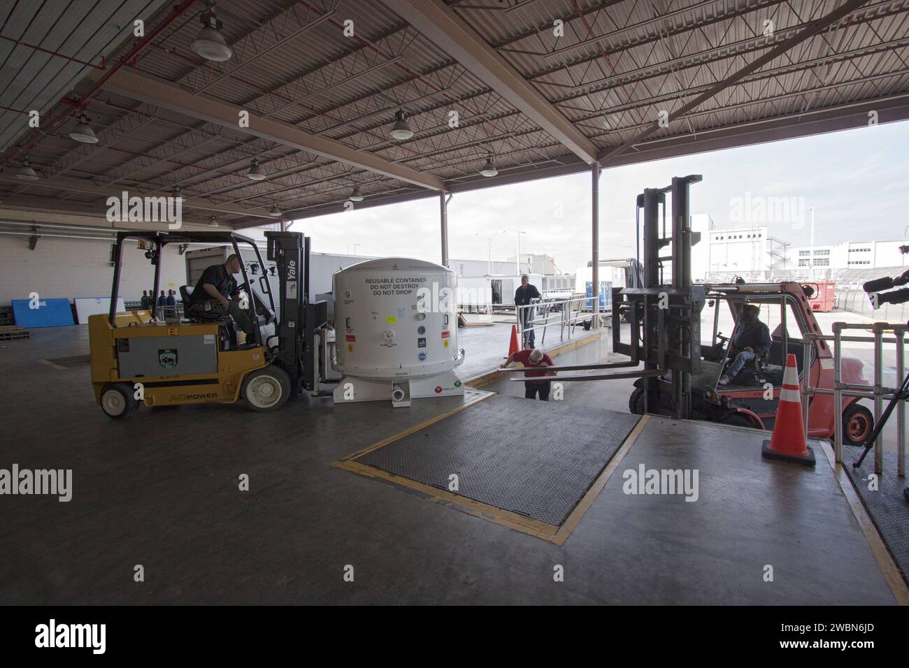 CAPE CANAVERAL, Fla. -- Workers prepare to load the payload shipping ...