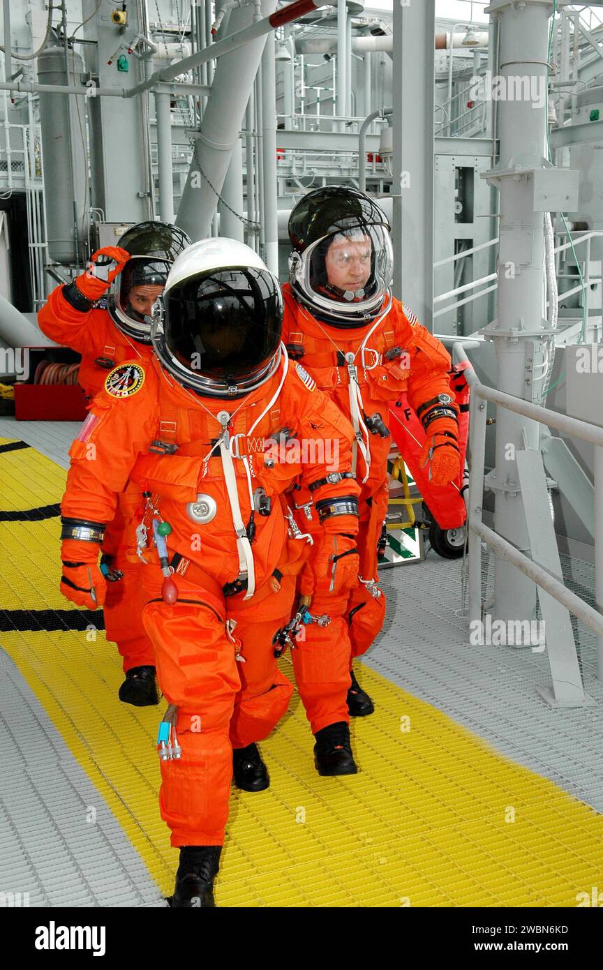 KENNEDY SPACE CENTER, FLA. - Following the mock countdown on Launch Pad ...