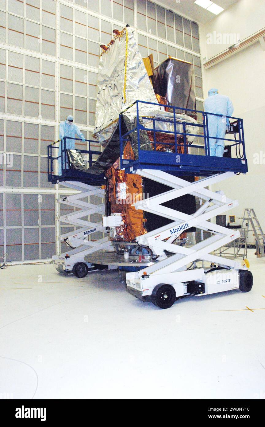 KENNEDY SPACE CENTER, FLA. - In Hangar AE at Cape Canaveral Air Force ...