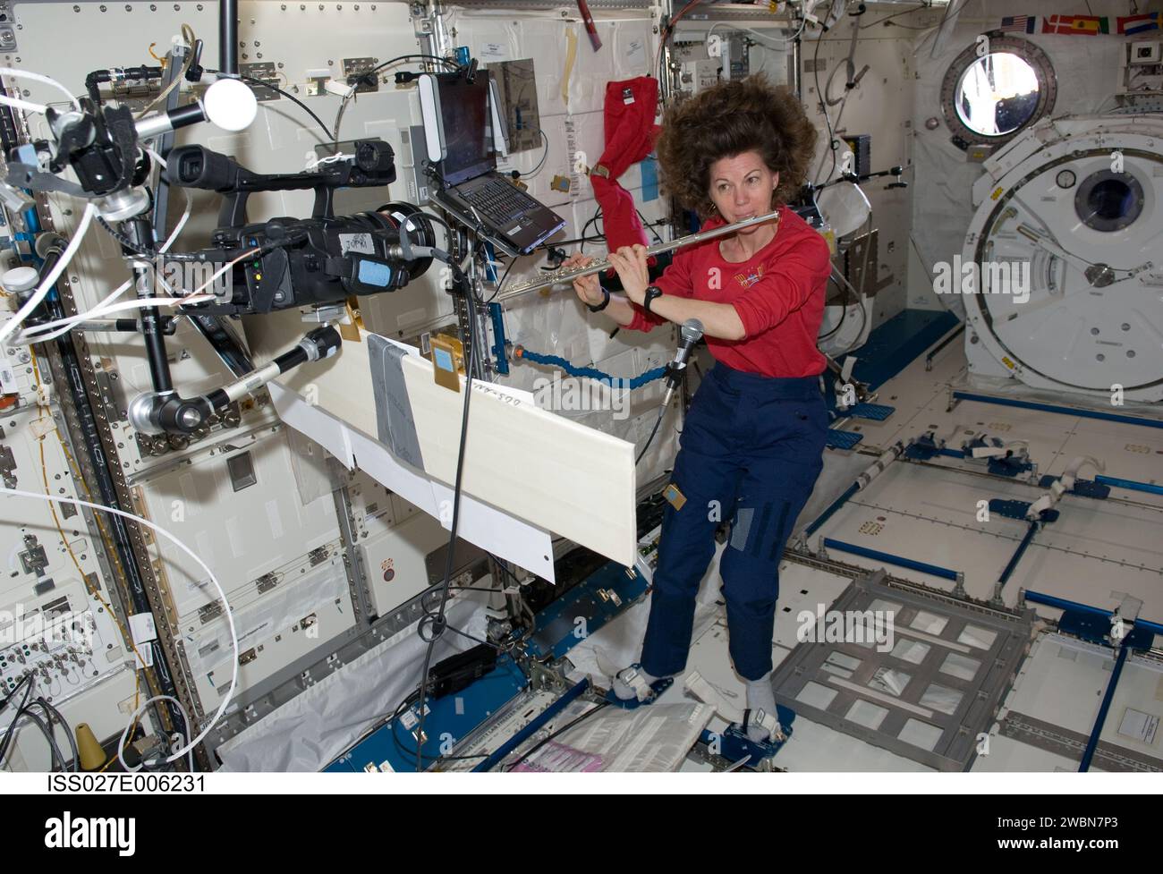 ISS027-E-006231 (19 March 2011) --- During some free time, NASA ...