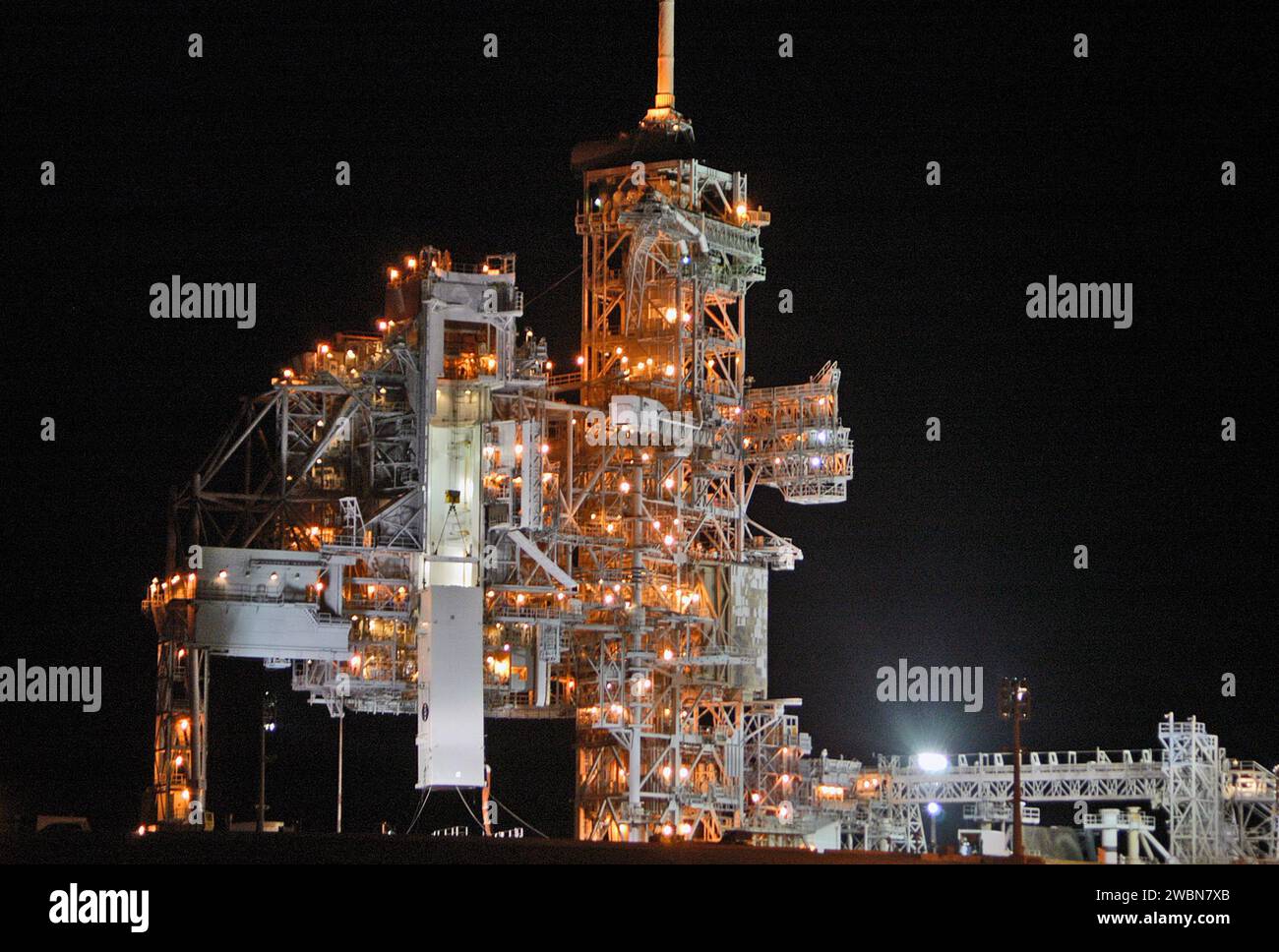 KENNEDY SPACE CENTER, FLA. - At Launch Pad 39B, the payload canister that delivered payloads ...