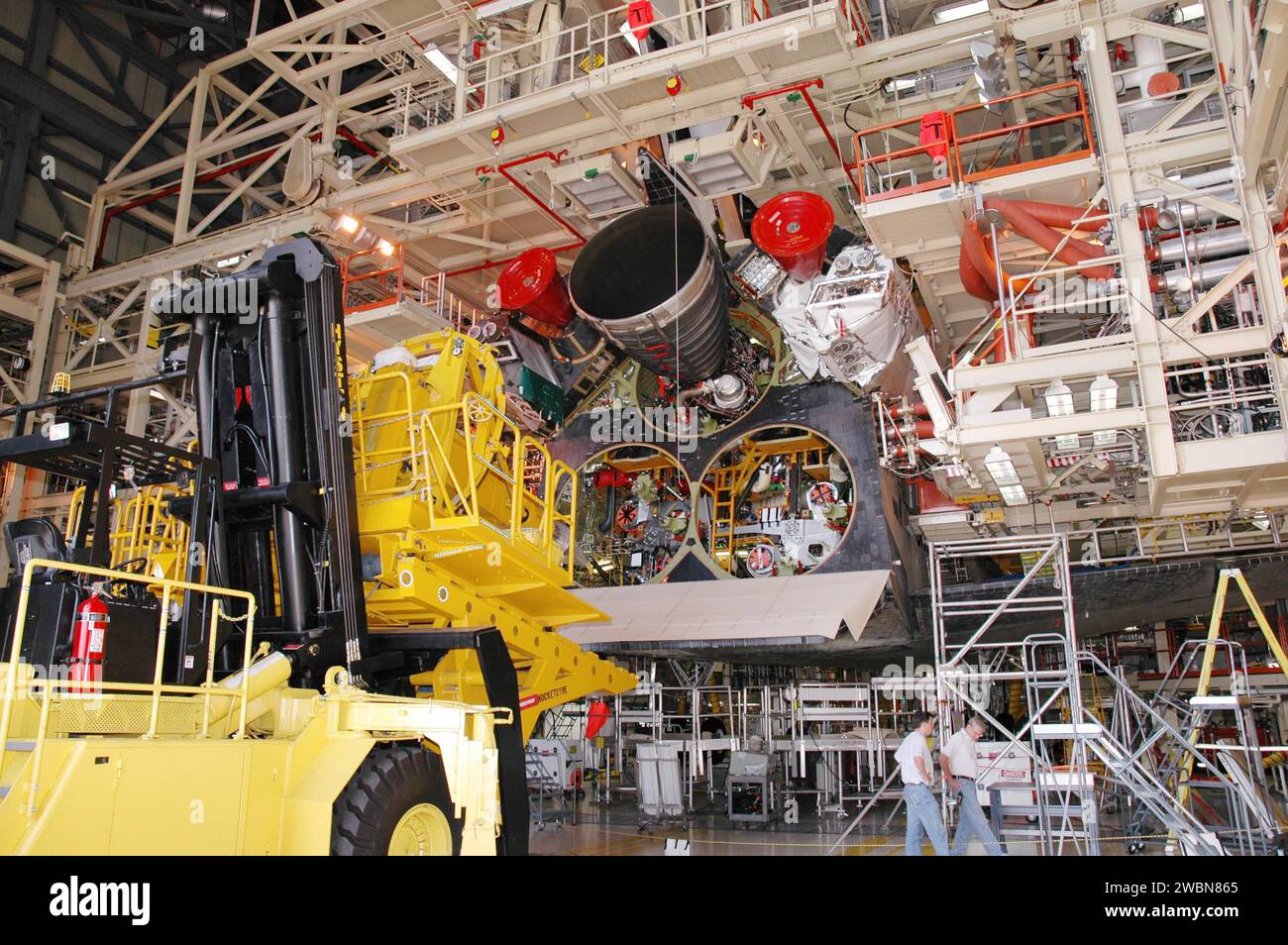 KENNEDY SPACE CENTER, FLA. - In the Orbiter Processing Facility, the ...