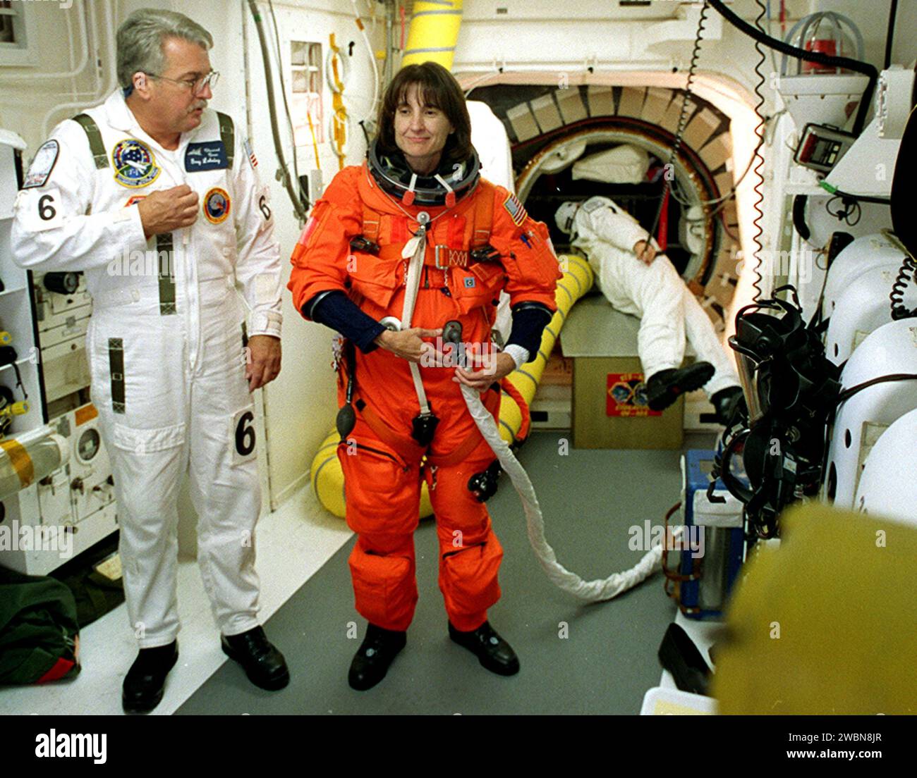 KENNEDY SPACE CENTER, Fla. - STS-108 Mission Specialist Linda A. Godwin ...