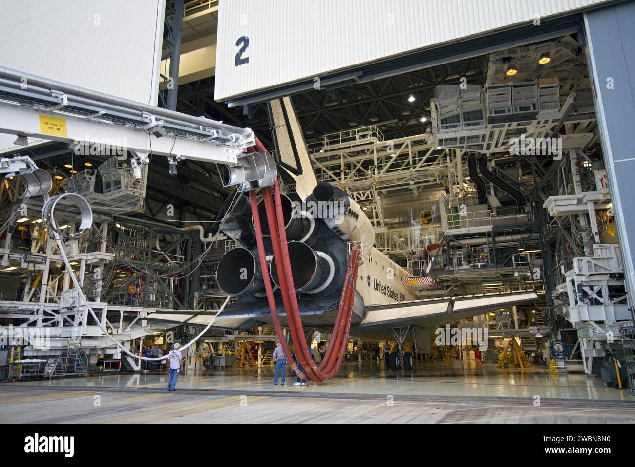 CAPE CANAVERAL, Fla. - Space shuttle Discovery enters Orbiter ...