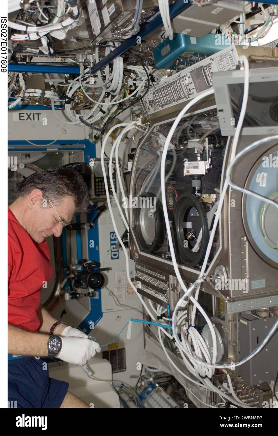 ISS027-E-017809 (28 April 2011) --- European Space Agency astronaut ...