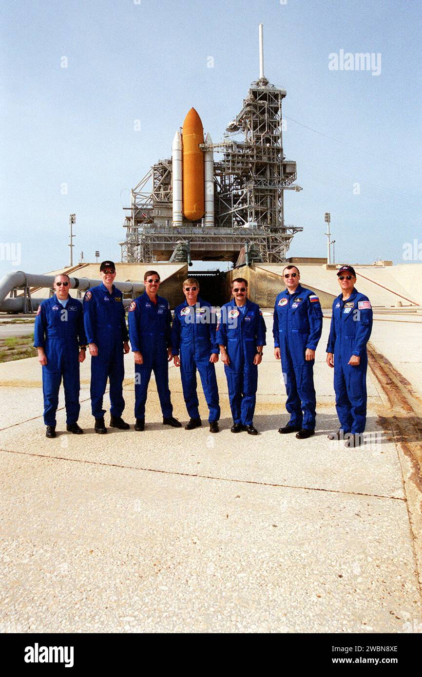 KENNEDY SPACE CENTER, Fla. -- The STS-105 and Expedition Three crews ...