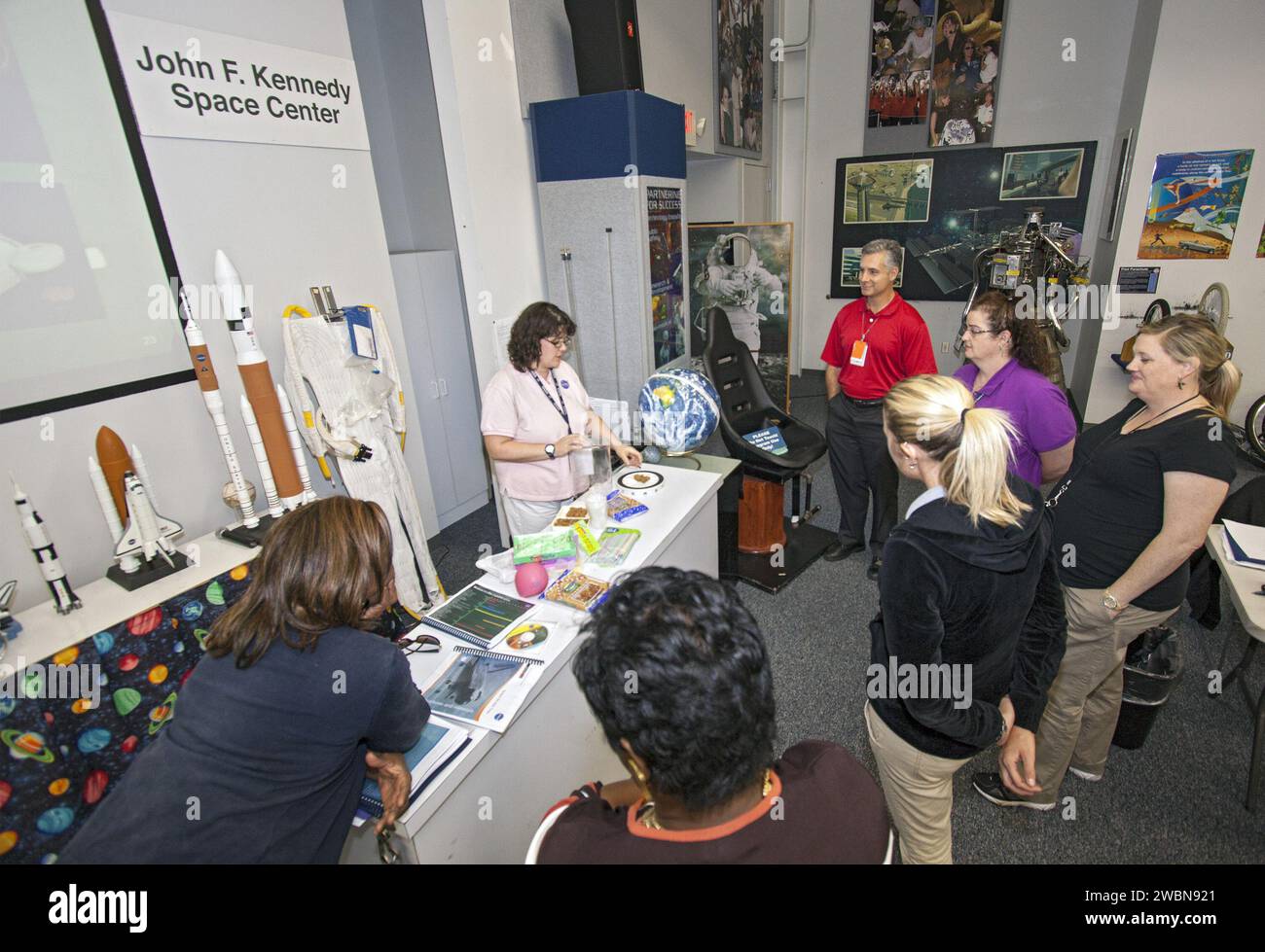 CAPE CANAVERAL, Fla. – Inside the Educator Resource Center at NASA’s ...