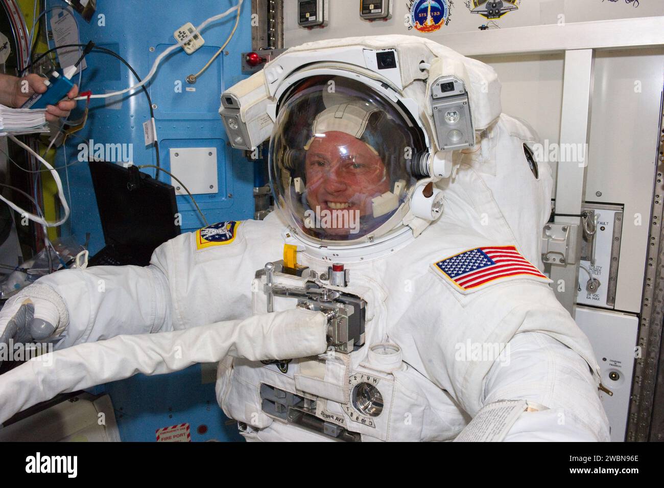 Astronaut greg chamitoff hi-res stock photography and images - Alamy