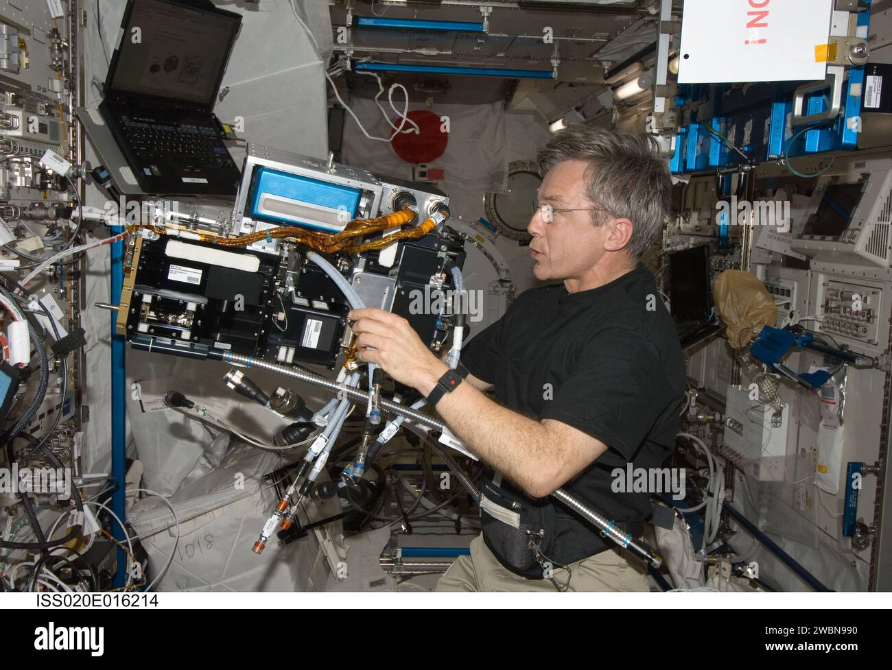ISS020-E-016214 (1 July 2009) --- Canadian Space Agency astronaut ...