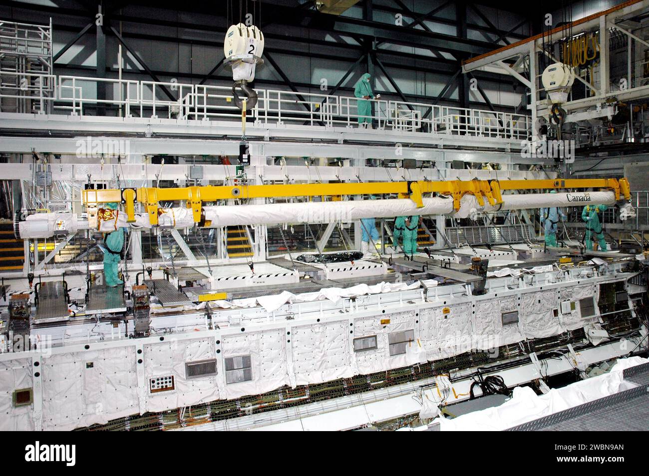 KENNEDY SPACE CENTER, FLA. - In the Orbiter Processing Facility, an ...