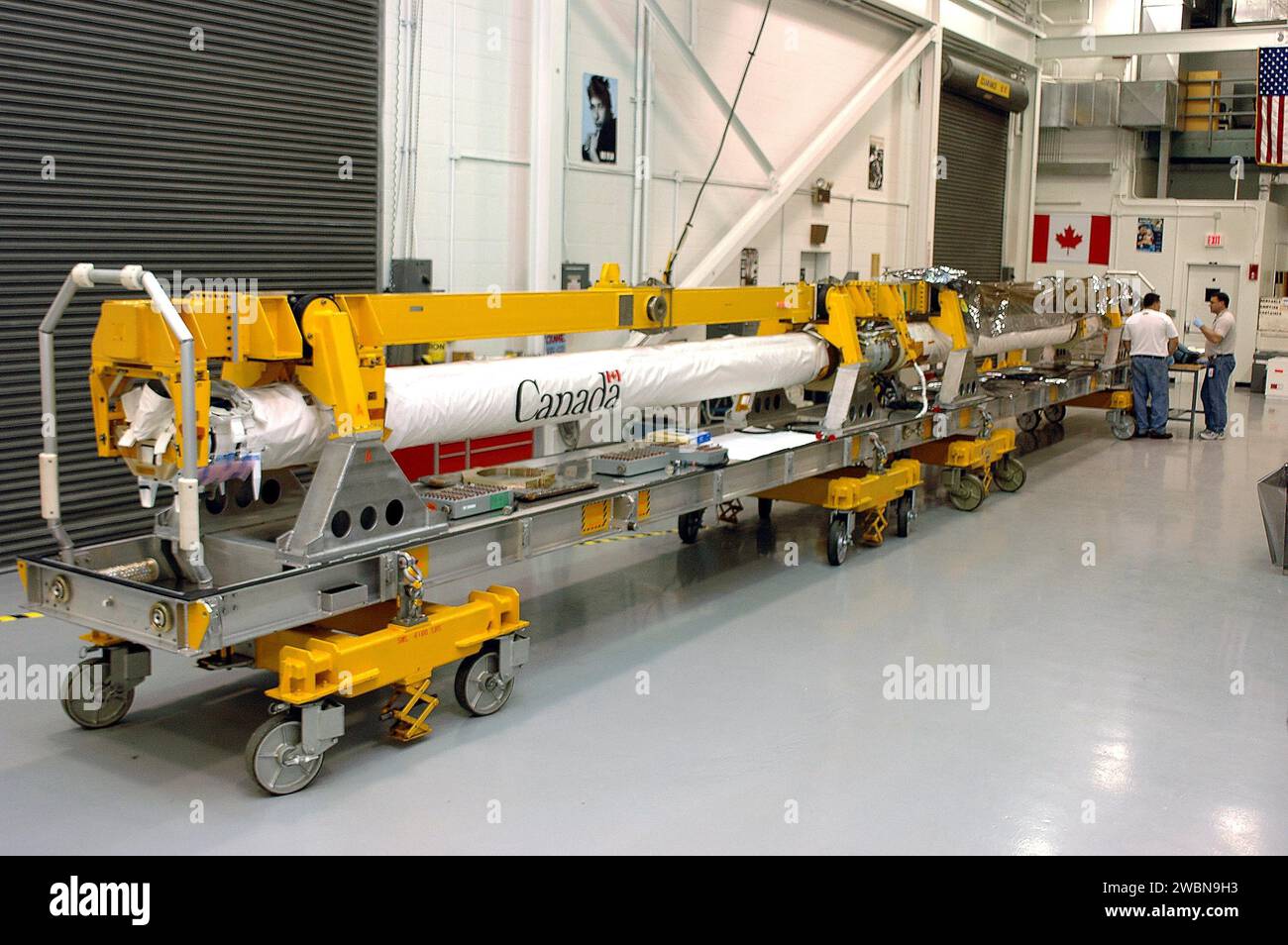KENNEDY SPACE CENTER, FLA. - In the Remote Manipulator System lab ...