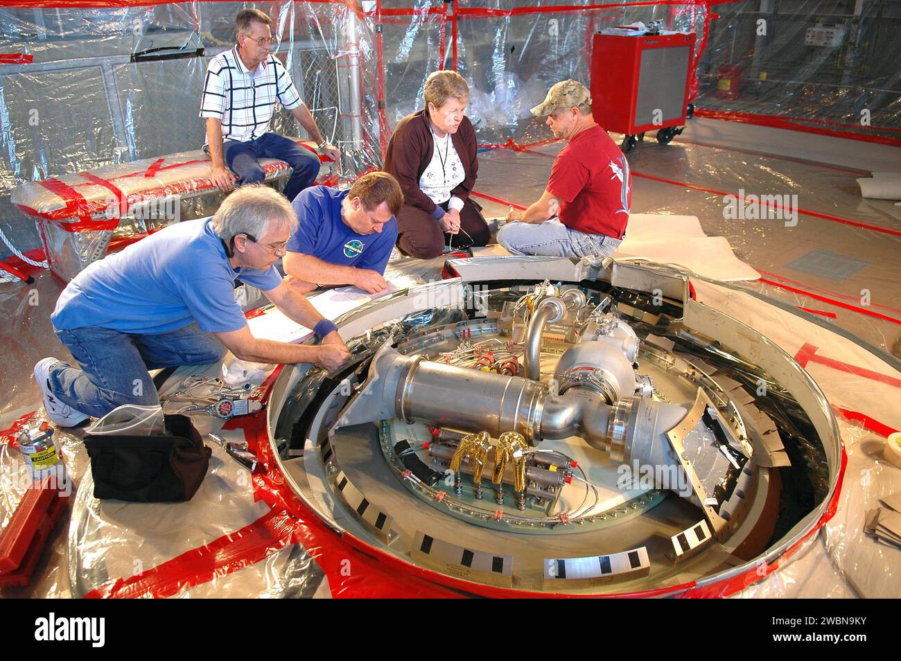 KENNEDY SPACE CENTER, FLA. - In the Vehicle Assembly Building, Michael ...