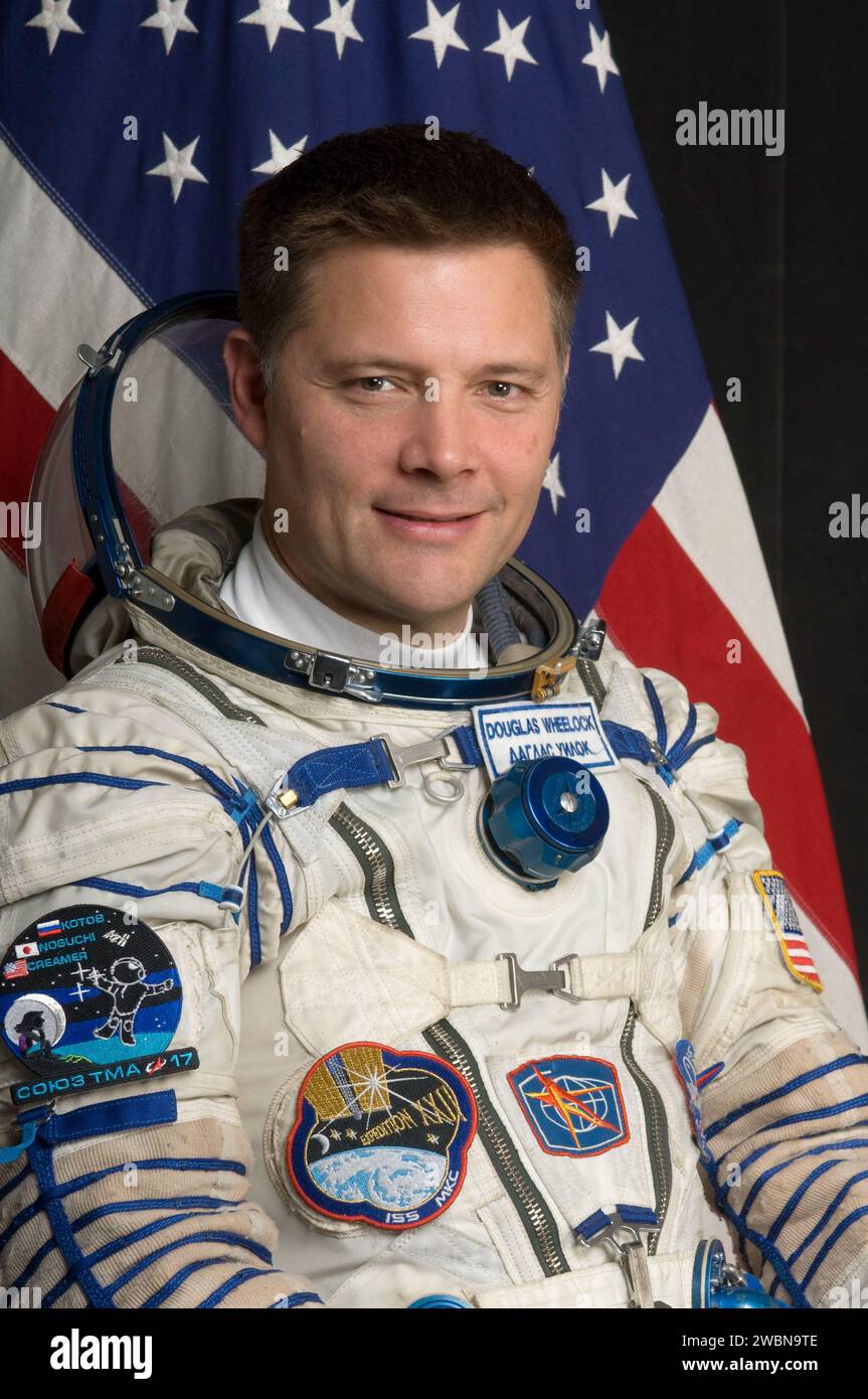 JSC2010-E-014654 (16 Nov. 2009) --- NASA astronaut Doug Wheelock ...